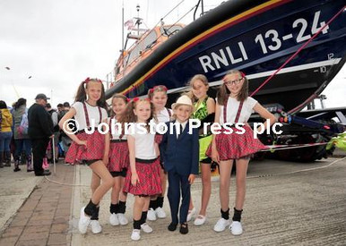 38043196-Karen Hunter Dancers St Annes at the St Annes RNLI Open Day ...