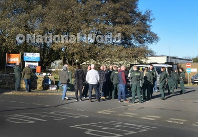 39654525-GMB Union picket line outside Hastings Ambulance Station on ...