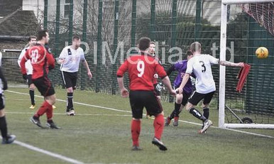 38537813-Netherton FC football action v Long Sutton at the Grange ...