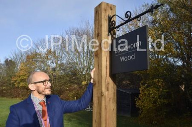 38822750-Orton Wistow primary school headteacher Simon Eardley with ...