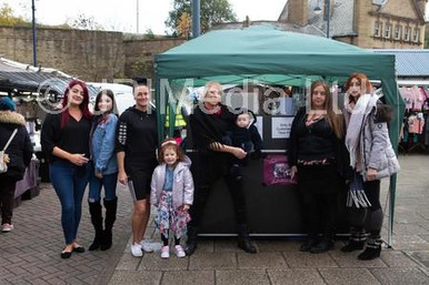 38821676-Family and friends of Roz Hetherington, who died suddenly aged ...