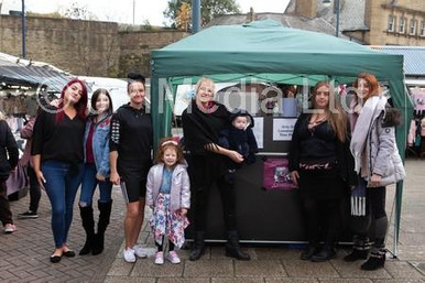 38821677-Family and friends of Roz Hetherington, who died suddenly aged ...
