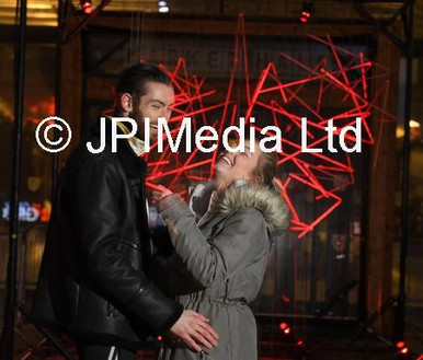 38531687-Photo Neil Cross Drew Noon and Anna Miller get romantic in ...