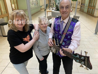 39658619-Linda and Brian Edmenson Phoenix with Fran Charnock centre ...