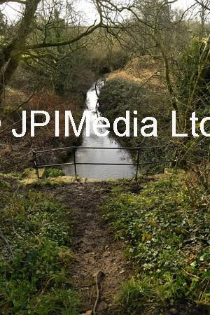 38460642-Photo Neil Cross Listed SMALL CANAL AQUEDUCT APPROXIMATELY 200 ...