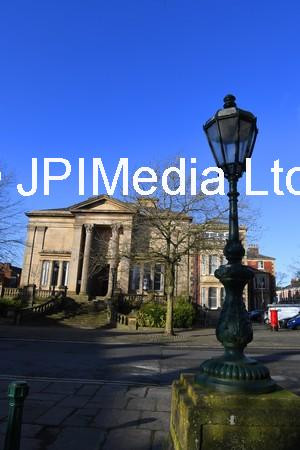 38460702-Photo Neil Cross Listed SET OF 4 ORNAMENTAL LAMPS AT NORTH ...