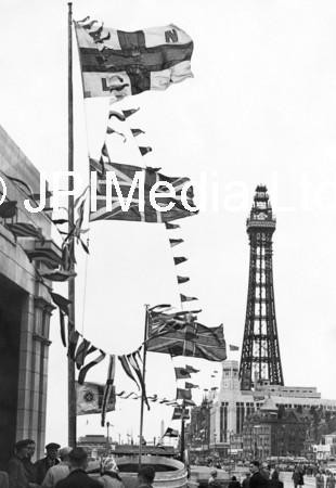 38632793-Blackpool in wartime during World War II, images from the ...