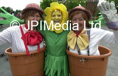 38648308-Catterall Gala Committee members from left, Kath Wrathall ...