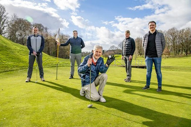 39664099-Ron Johnson, centre, returns to play at Oakdale Golf Club ...