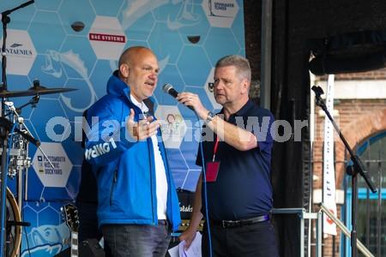 39484214-Simon Claxton organiser with Express FM presenter Ian James ...