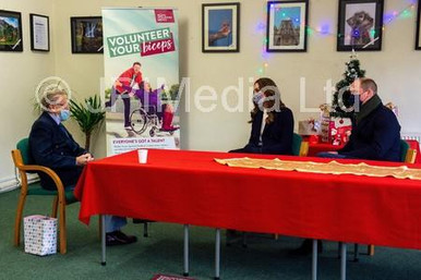 38878022-The Duke Duchess of Cambridge at Batley Community Centre where ...