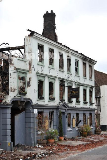 39683898-The burnt out shell of the Angel Hotel in Midhurst. Pic S ...