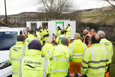 39684043-Oldham Road Big Clean Up, Rishworth. Amy Powell-Bevan gives a ...