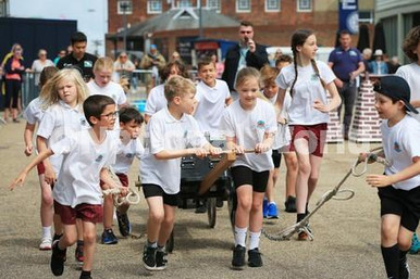 39491969-A field gun crew from Meon Junior School, Portsmouth. Armed ...