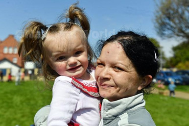 39708705-Graciemai with her Mum Kimberley Atkinson during the ...