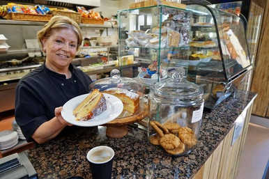 39712713-Matlock farm park 20th anniversary. Cook Tracy Bown. - Iconic ...
