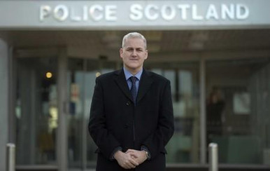 32478851-***JP 60-day licence*** Detective Chief Inspector Alwyn Bell ...