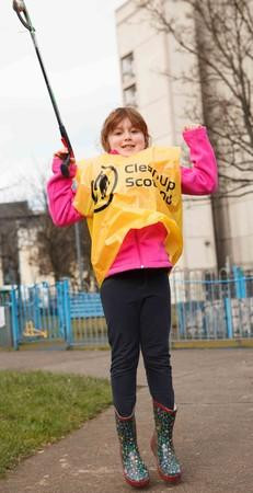 32499747-Picture Toby Williams 07920841392. Litter Pick up in Leith ...