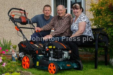35192453-Jim Morrish 83 of Mayfield who had his lawn mower stolen from ...