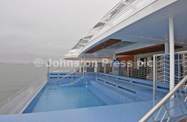 34944545-JP License Seven Seas Explorer cruise ship on visit to ...