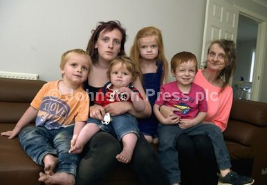 36787148-Pic Lisa Ferguson 30 08 2018 Stephanie with her kids - Zara ...