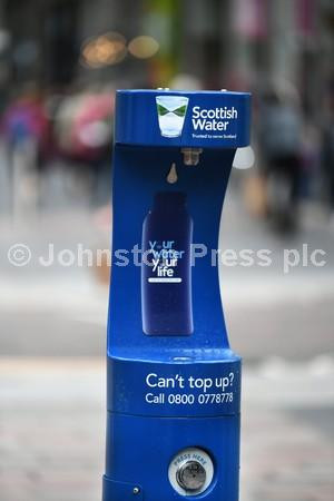 37983484-John Devlin 22 07 2019. GLASGOW. BUCHANAN STREET. TOP UP FROM ...