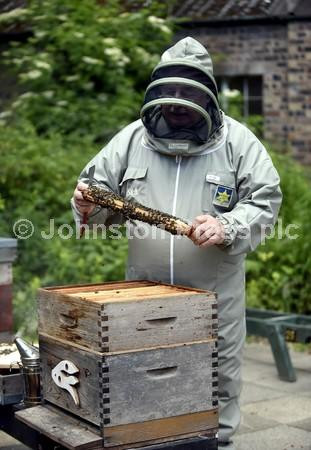 37842724-Pic Lisa Ferguson 19 06 2019 Newbattle Bee Keepimg Association ...