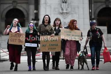 37852841-John Devlin 22 06 2019. GLASGOW. George Square. Mandy Rose ...