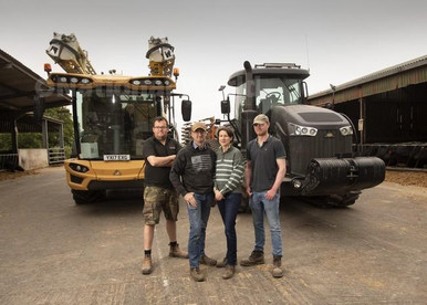 39722206-Doug Dear with his wife Pam and Stephen Dodds left and James ...
