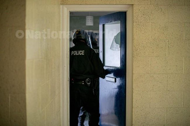 39724280-Police operation on Halstead Road, Cosham, Portsmouth on ...