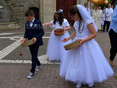 39727229-Children from schools in the Long Tower parish, who made their ...