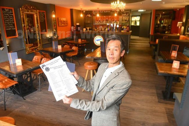 39727901-Aperitif Restaurant owner David Liu is paying for the Thomas ...