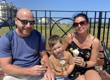 39728611-Left to right Steven Otto and Danielle cooling down with their ...