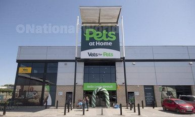 39729324-Opening of Leeds Birstall Pet Care centre Pets at Home ...