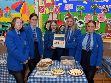 39730099-Students Caoimhe, Racheal, Caoirse, Eve and Clodagh, from St Maryâ€™s College who took ...