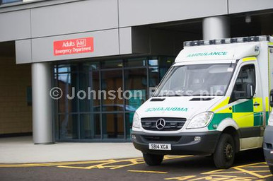 31272322-John Devlin. 12 08 15 . GLASGOW. Ambulance. Ambulance Stock ...