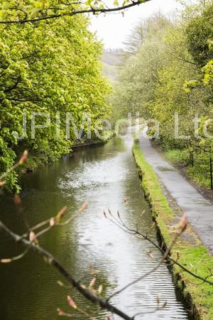 38967867-Walkshire walk - Calder and Hebble Navigation. Calder Valley ...