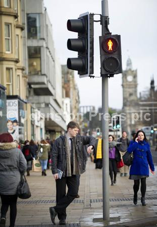 29812043-JP Licence The green man on the pedestrian crossing at the ...