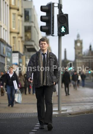 29812044-JP Licence The green man on the pedestrian crossing at the ...