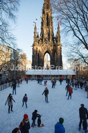 32013080-Picture Toby Williams 07920841392. The Edinburgh Lights turn ...
