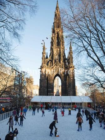 32013253-Picture Toby Williams 07920841392. The Edinburgh Lights turn ...