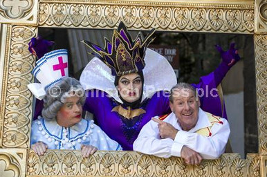31624628-01 10 15. TSPL Shift. Snow White and the Seven Dwarfs Panto ...