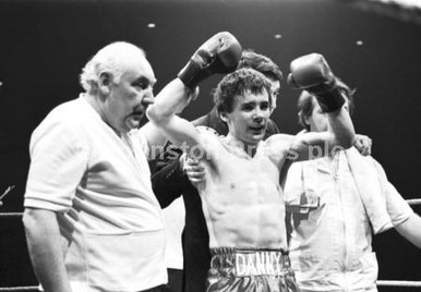 20377952-Edinburgh boxer Danny Flynn beats Glasgow s Jim Harvey not in ...