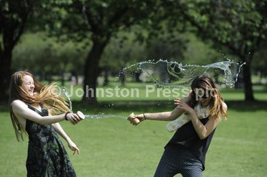 28205593-Waterfight to cool down in the Meadows, Edinburgh. Cheyenne ...