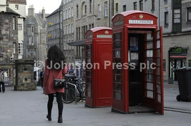 27233184-19. 2. 14 Edinburgh. Telephone boxes on the Royal Mile at 63 ...