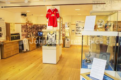 27689780-Local Commonwealth Games athlete, Sarah Warnock, opens ...