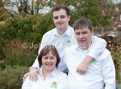 29405837-JPLicence: Picture by Andrew O Brien: Debbie Coutts with son ...