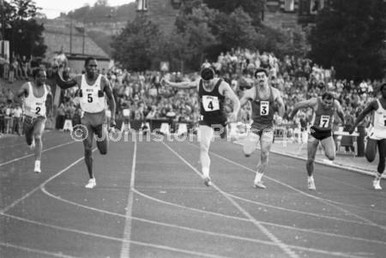 20378365-Athlete Allan Wells in the 100m at the HFC Trust and Savings ...