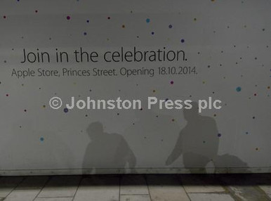 29041454-The Apple store Princes Street, Edinburgh announces opening ...