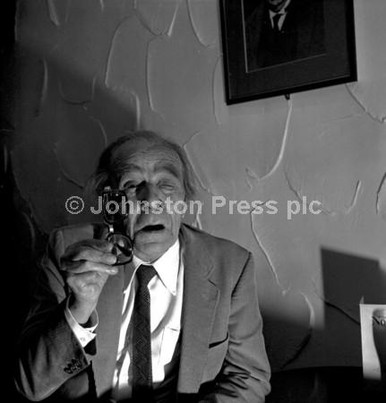 20378544-Max Wall, comedian and actor, who read extracts from Samuel ...